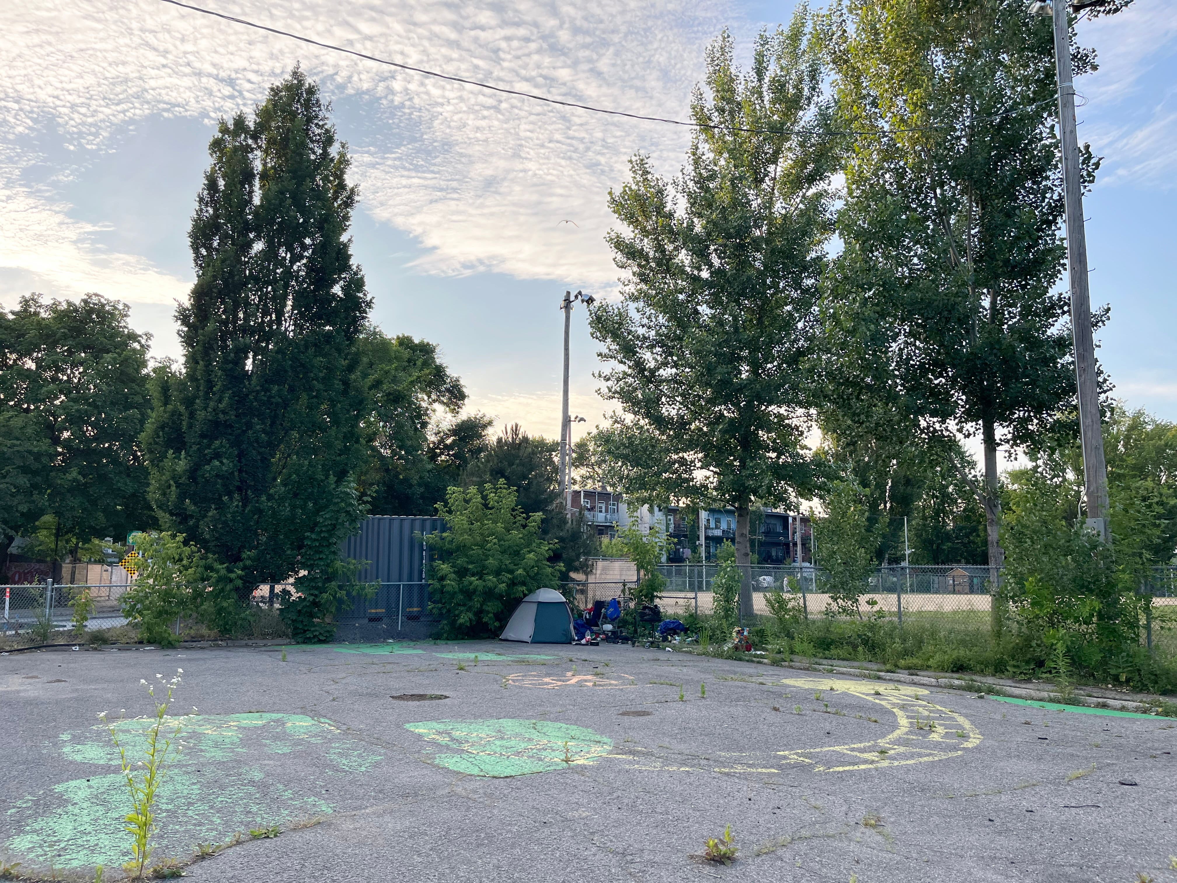 Un homme en situation d’itinérance retrouvé sans vie dans sa tente à ...