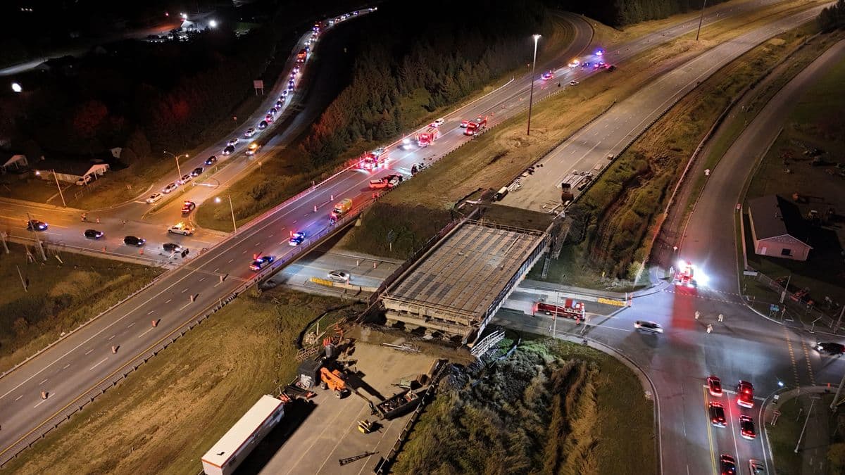 Une collision impliquant quatre véhicules fait un mort et plusieurs ...