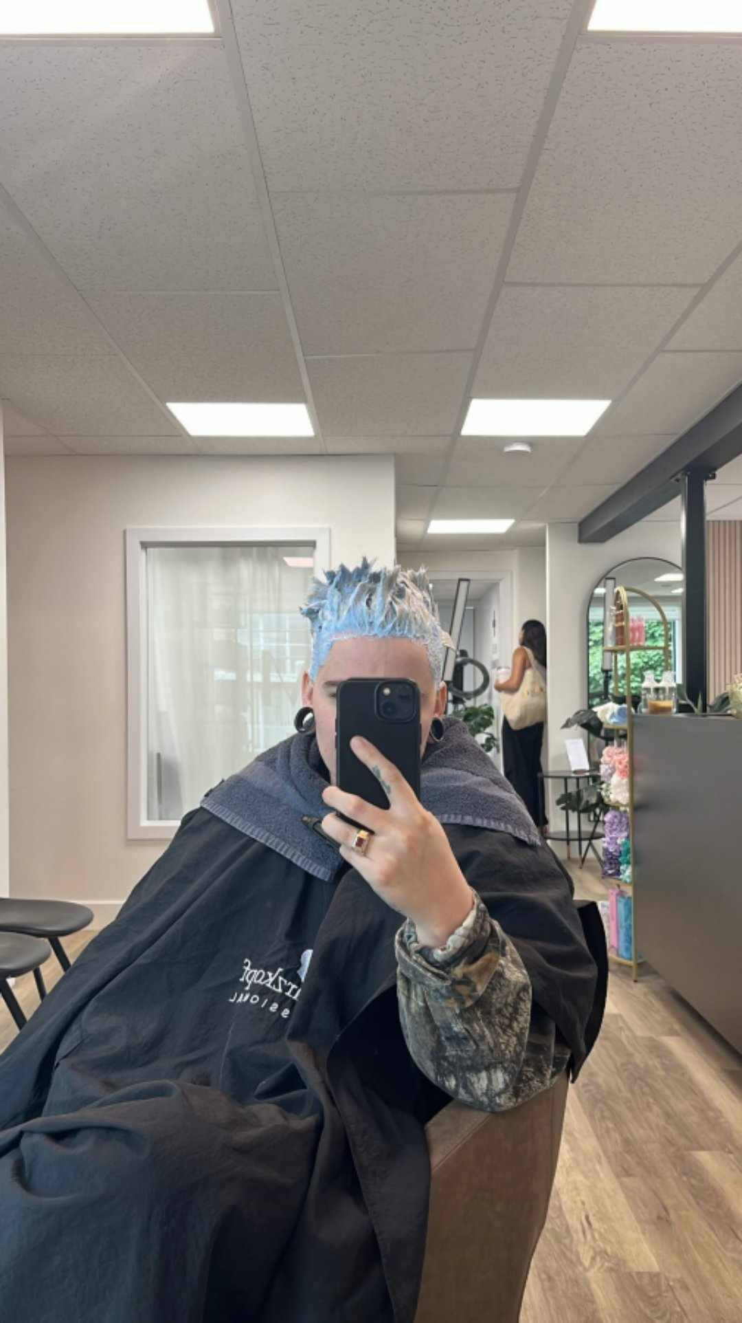 On a ENFIN une photo de la nouvelle tête de Roxane Bruneau | billie