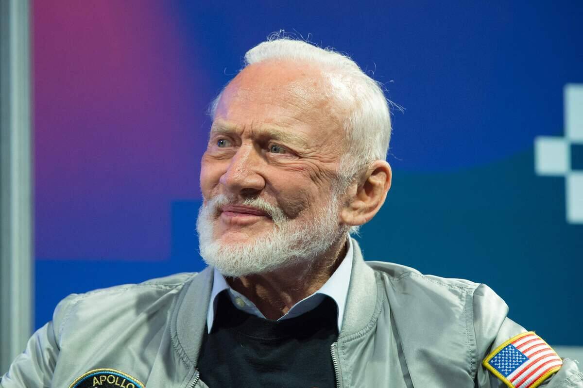 Buzz Aldrin, deuxième à marcher sur la Lune, se marie pour ses 93 ans | JDQ