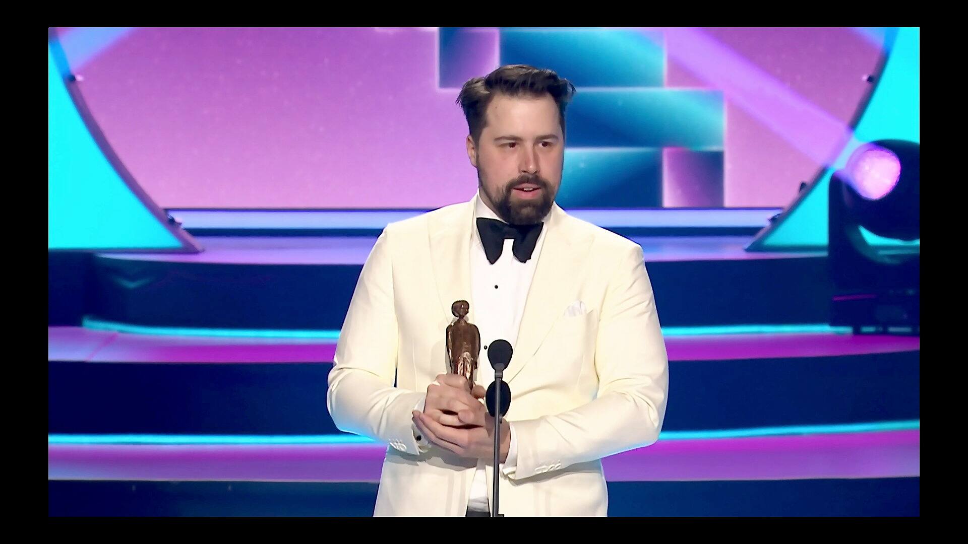 Touché par ses deux Olivier, Philippe-Audrey Larrue-St-Jacques retourne faire rire les Parisiens ...