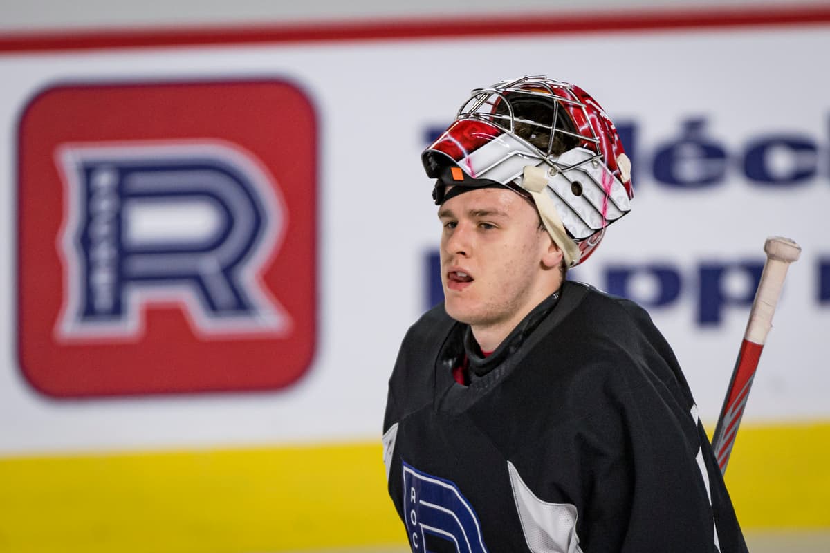 À VOIR: voici le nouveau masque de Jakub Dobes - TVA Sports