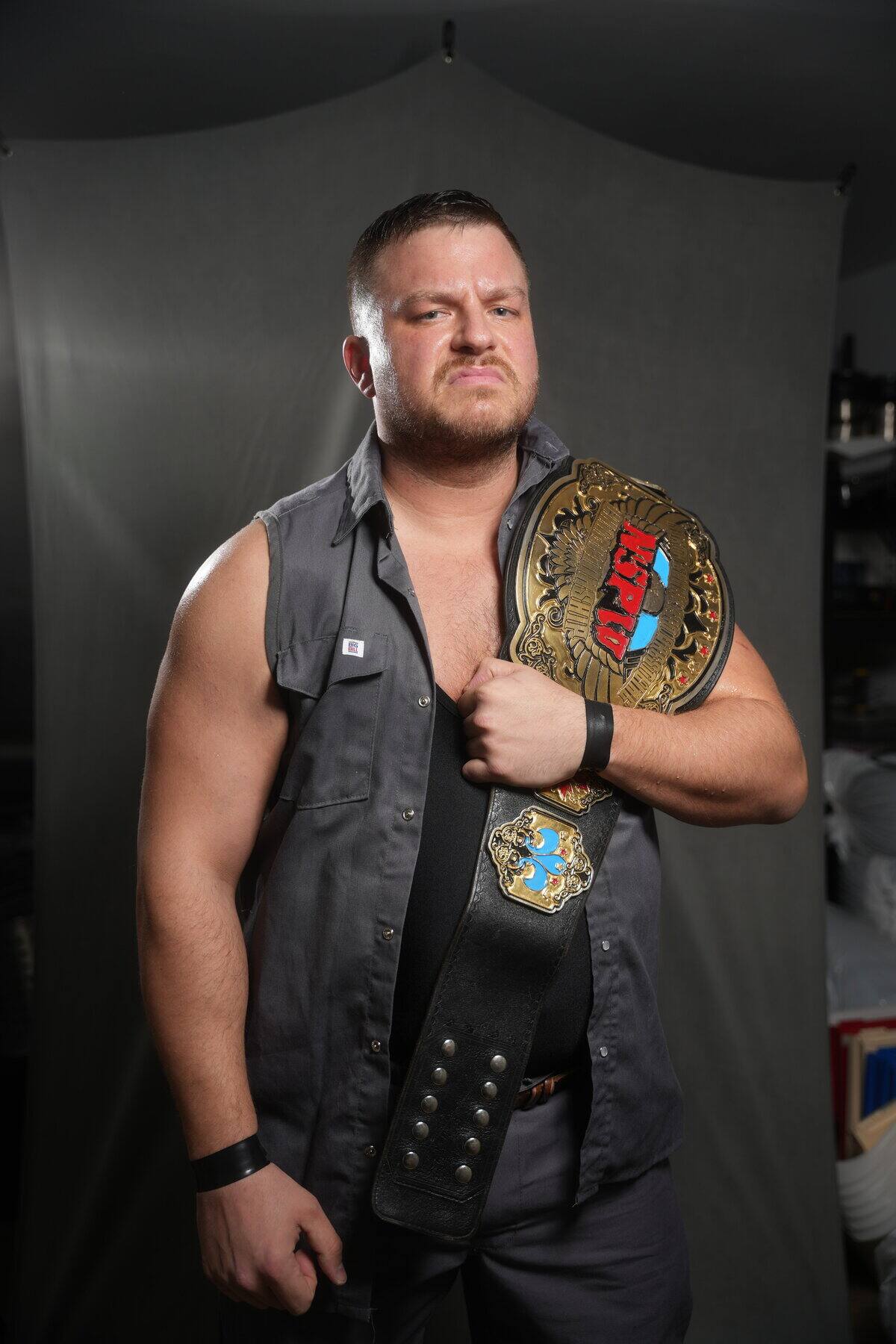 Lutte NSPW: Benjamin Tull, le méchant champion qui vend des croissants ...