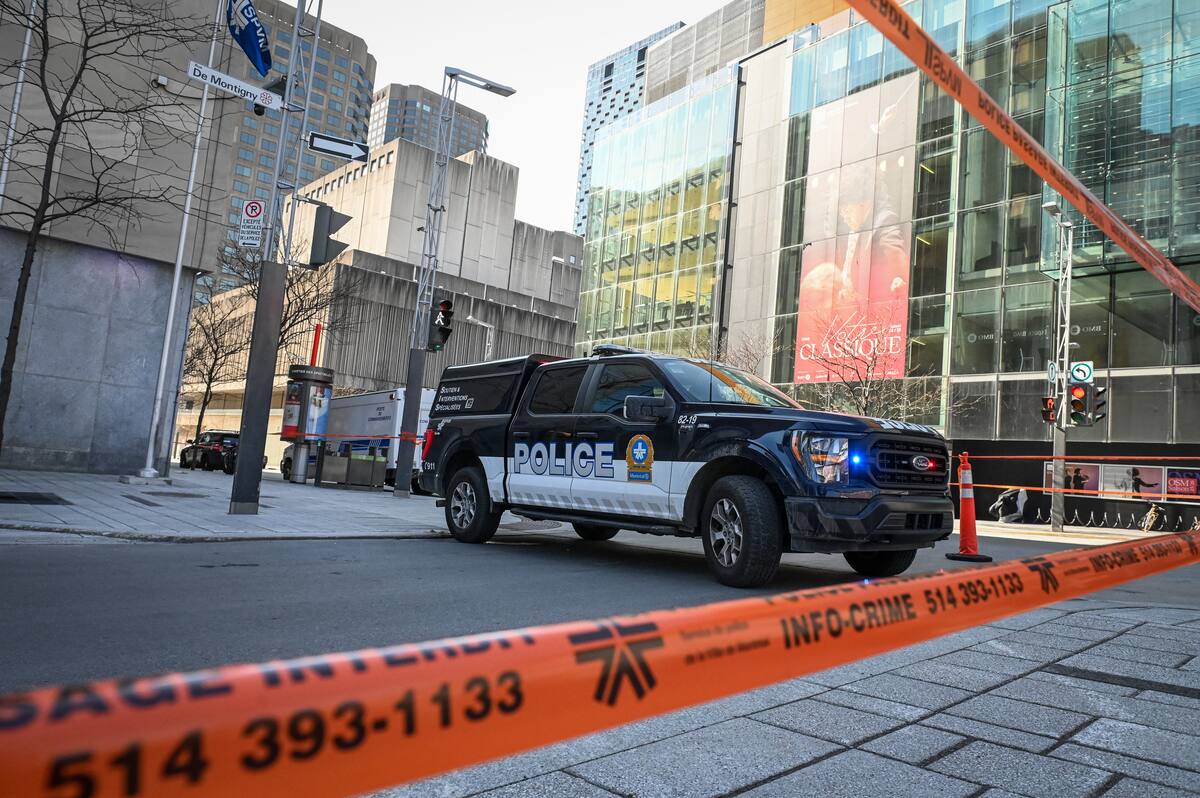 Poignardé à mort, il s’écroule devant le quartier général du SPVM | JDM