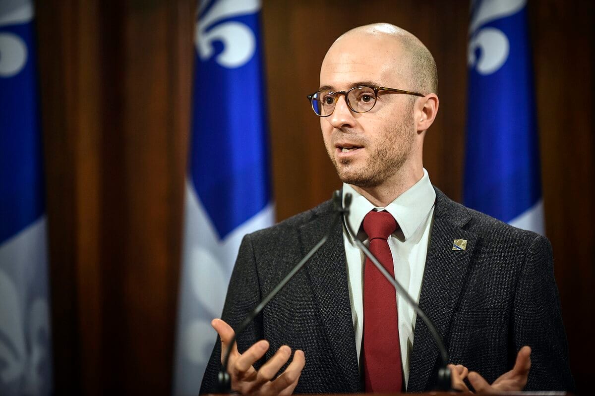 Serment au roi en voie d’être aboli: Sol Zanetti soulagé de ne plus ...