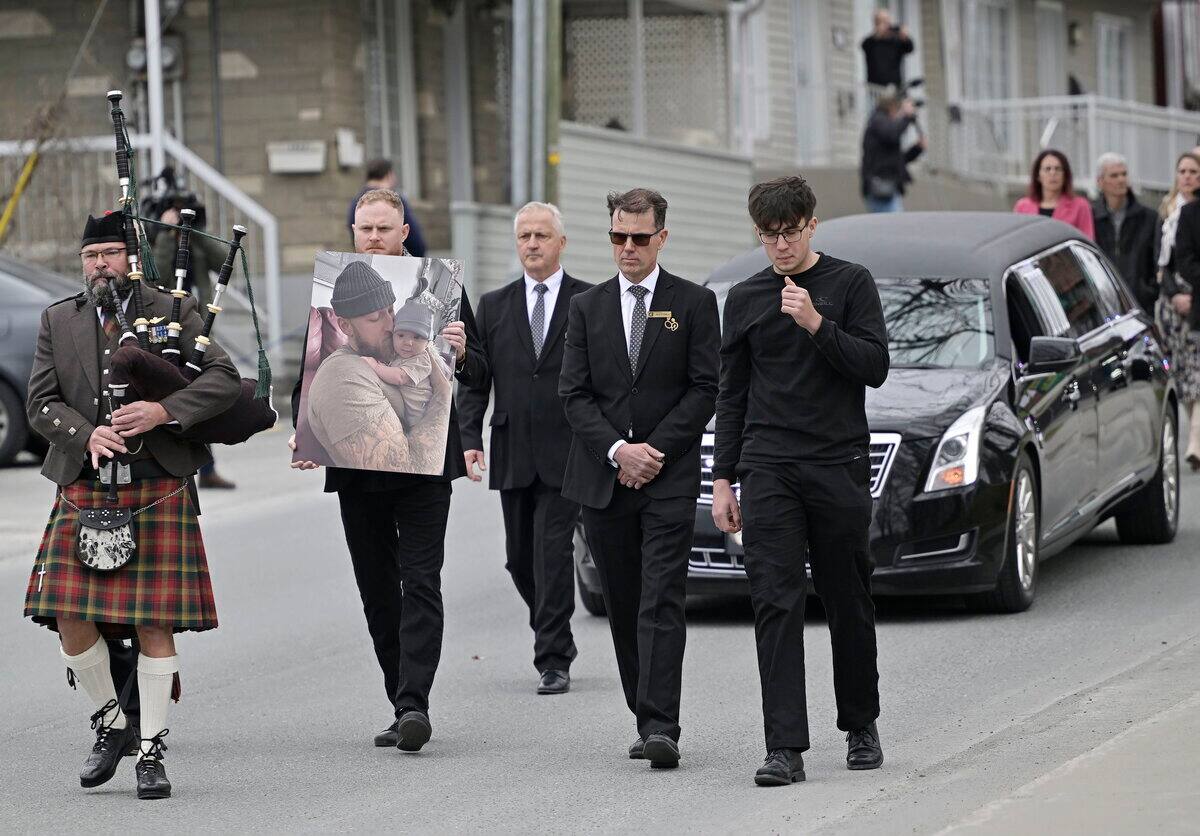 Dernier hommage à un travailleur humanitaire courageux qui a donné sa ...