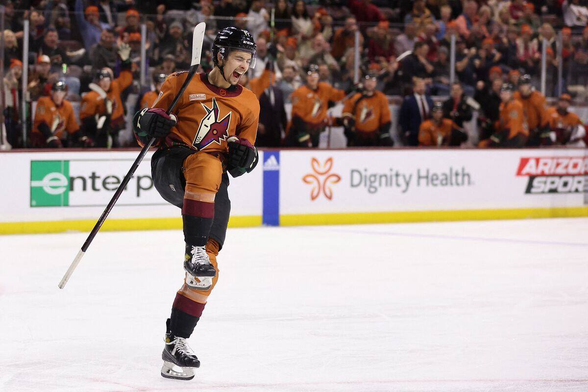 Dylan Guenther prend le chemin de son club junior - TVA Sports