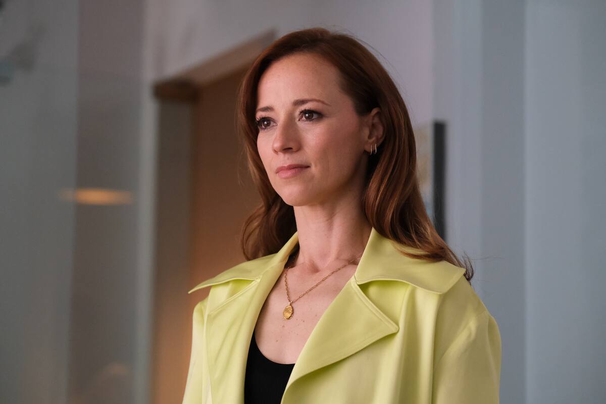 Karine Vanasse ravie de retrouver l'univers de la série Avant le crash | JDM