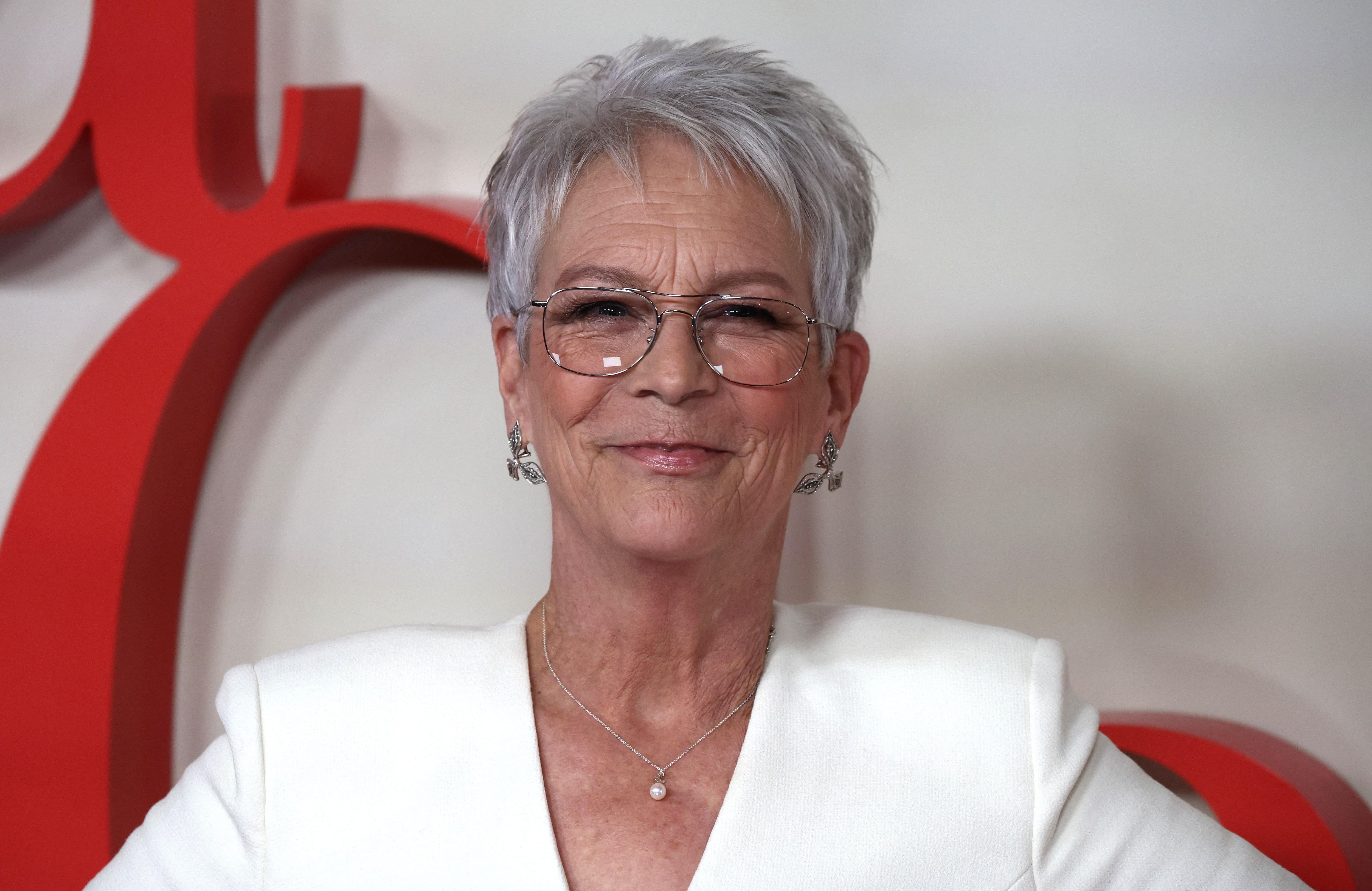 Jamie Lee Curtis remercie sa mère d'avoir protégé son enfance en ...