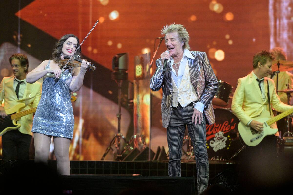 Voici ce qu'on a pensé du spectacle de Sir Rod Stewart et de son énergie contagieuse de jeune ...
