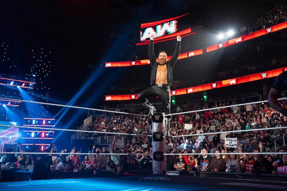 WWE à Québec : une foule qui s’en donne à cœur joie! - TVA Sports