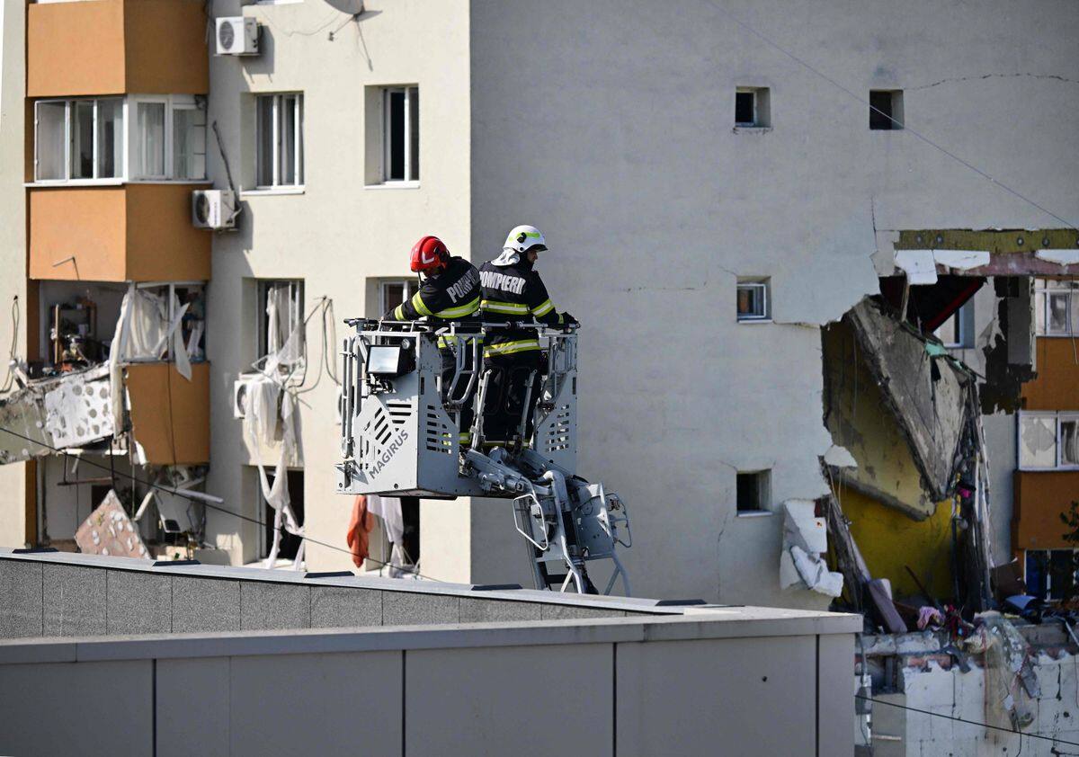 Trois morts dans une explosion probablement due au gaz à Bucarest | TVA ...