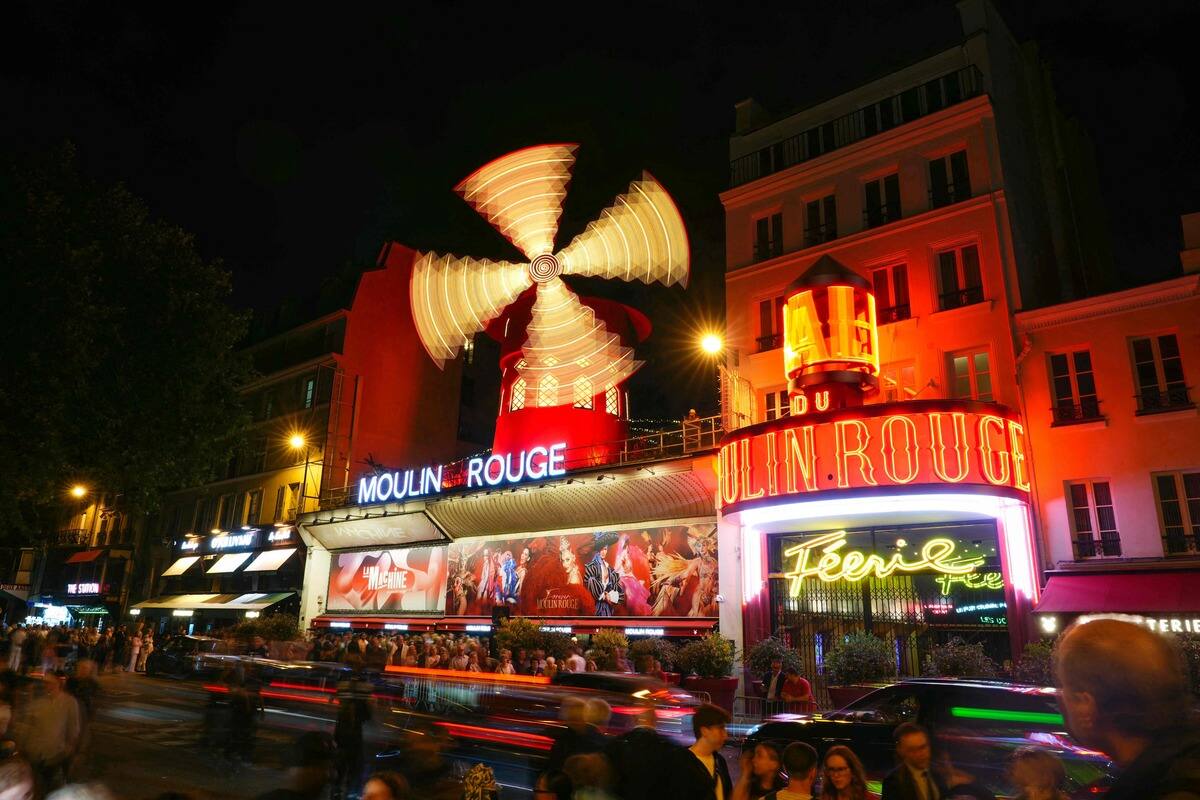 À Paris, les ailes du Moulin Rouge tournent de nouveau | TVA Nouvelles