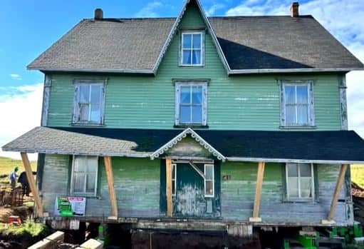Des travaux pour restaurer une maison ancestrale en Gaspésie | JDQ