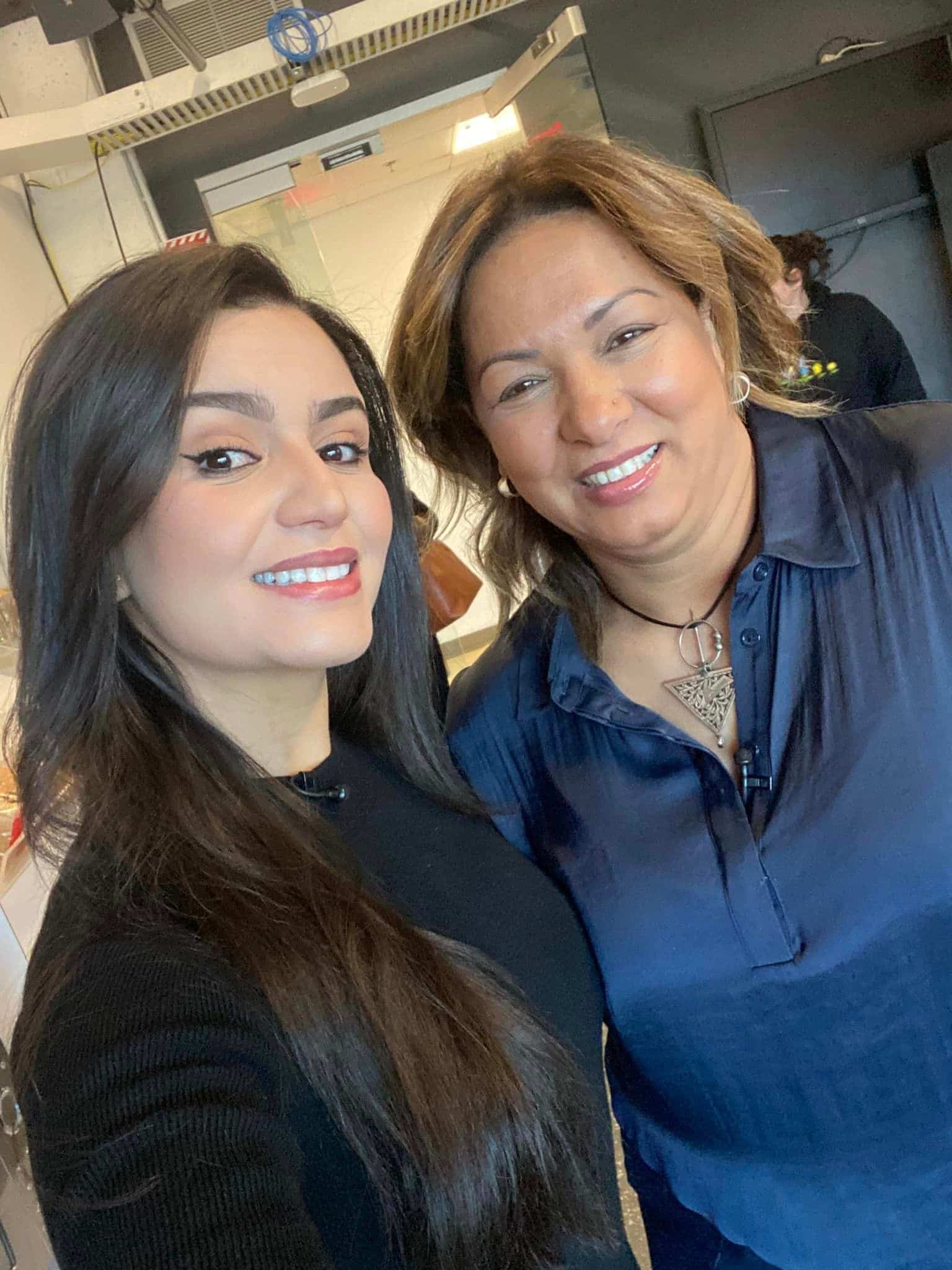 Fadwa de MasterChef Québec lance des fleurs à Meriem | 7 Jours