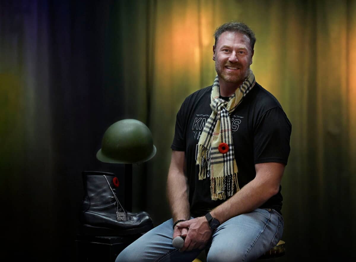 Jour du Souvenir: un ex-militaire mise sur le rire pour guérir | TVA ...