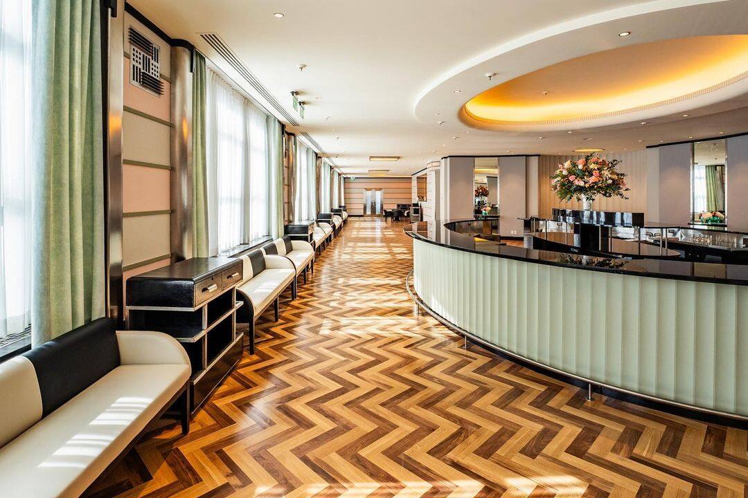 On a visité Le Neuvième, le nouveau «vieux» resto du Centre Eaton | 24 ...