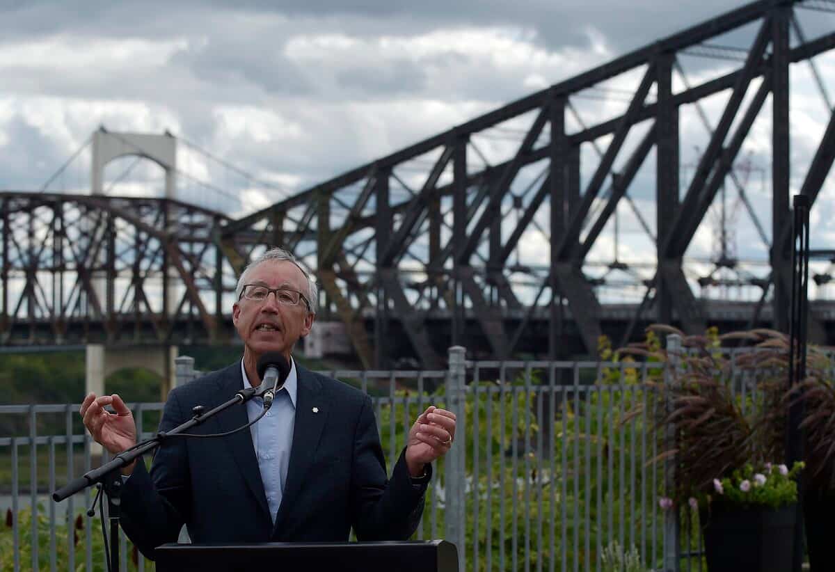 Pont de Québec: le mandat du négociateur Charest renouvelé | JDQ