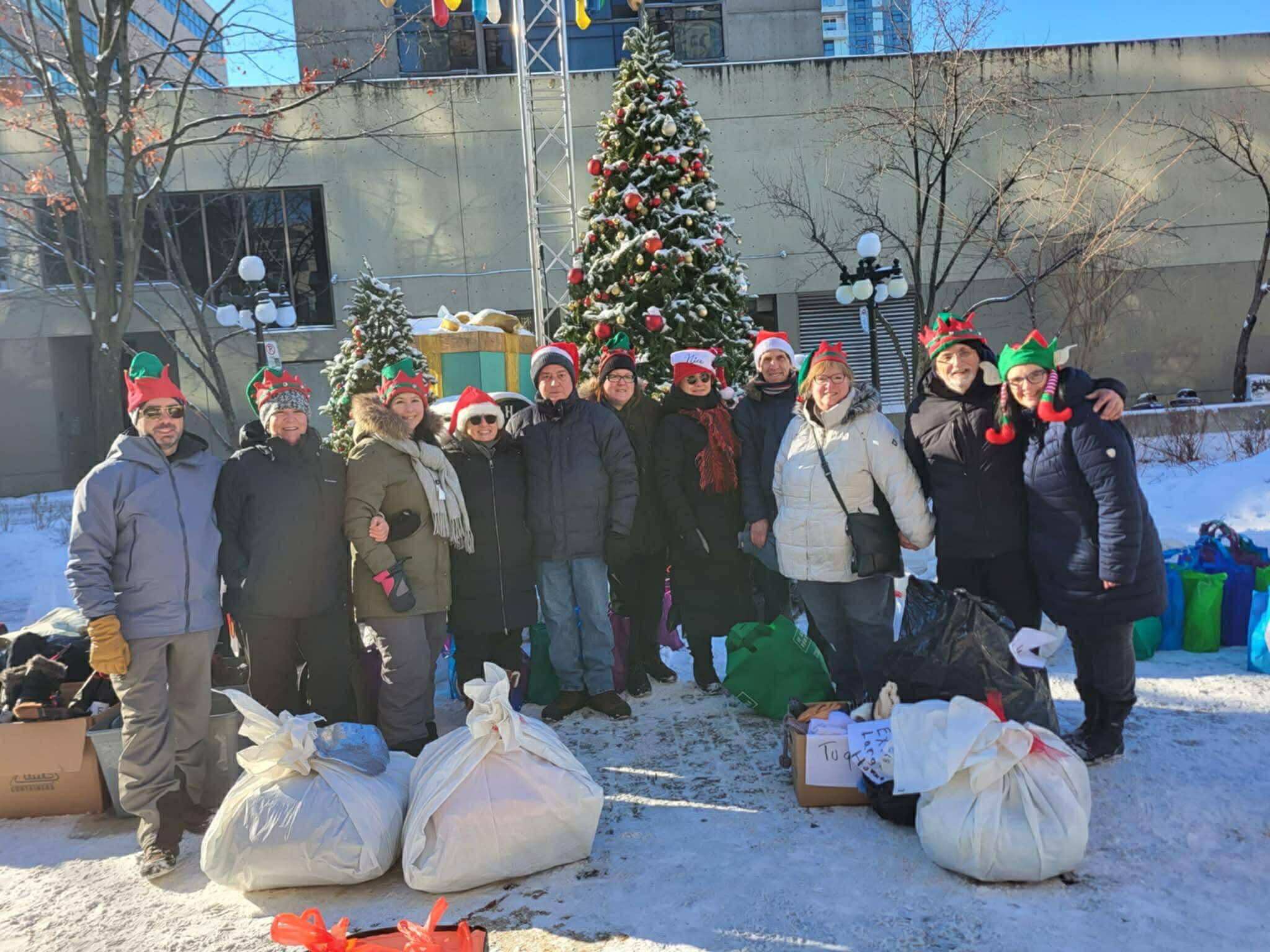 «Eux aussi méritent un joyeux Noël»: des centaines de sans-abri aidés ...