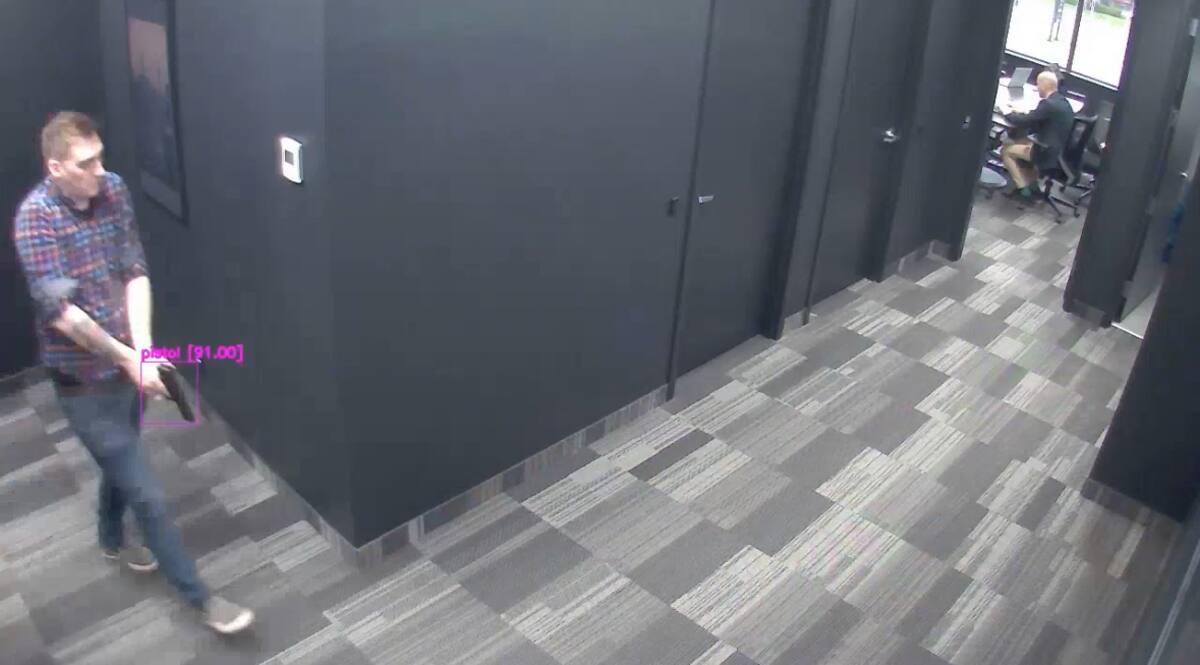 «La technologie est là, elle existe» : la détection d’armes grâce à l’IA s’invite au Québec | JDM