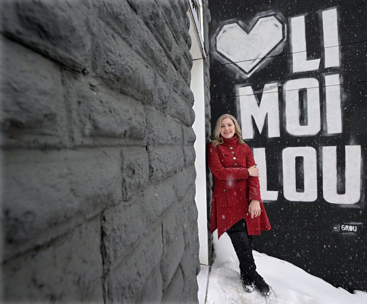 Julie Rivard raconte l'histoire d'une trentenaire qui est projetée dans ...