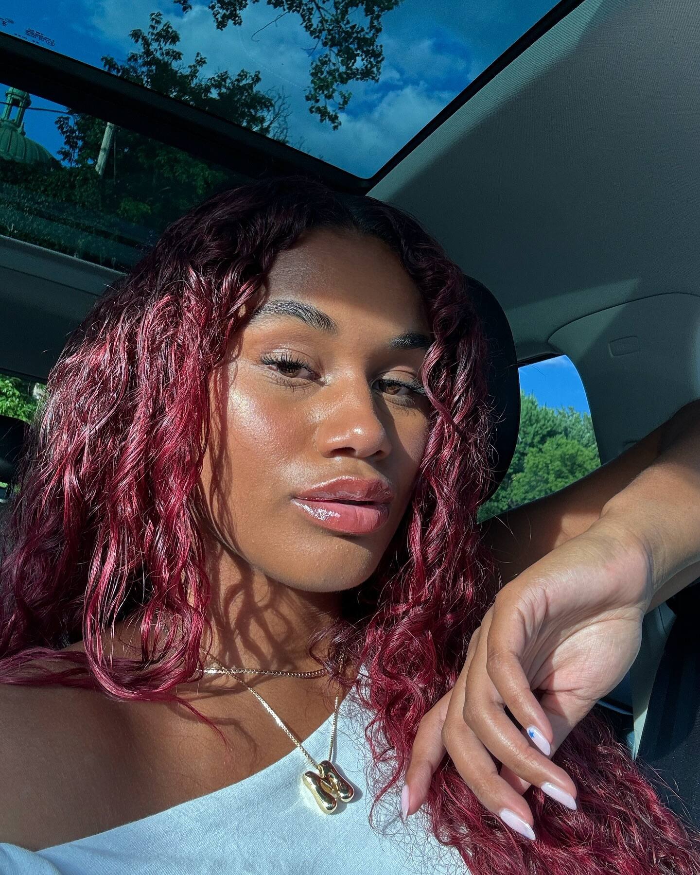 Mia Bleu Voua est de retour avec un autre grand changement capillaire ...