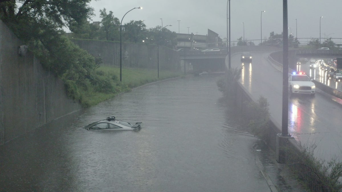 EN IMAGES | Geysers et inondations majeures à Montréal | TVA Nouvelles