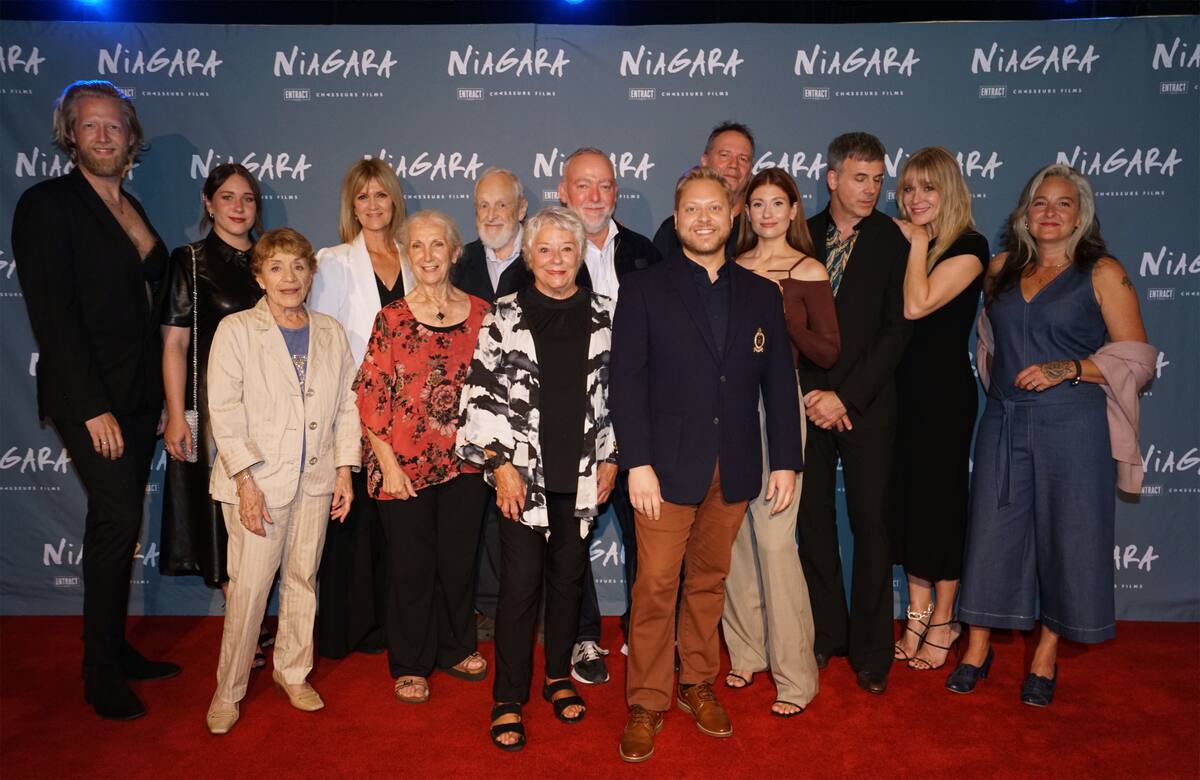 Voyez toutes les vedettes sur le tapis rouge de la première de Niagara ...
