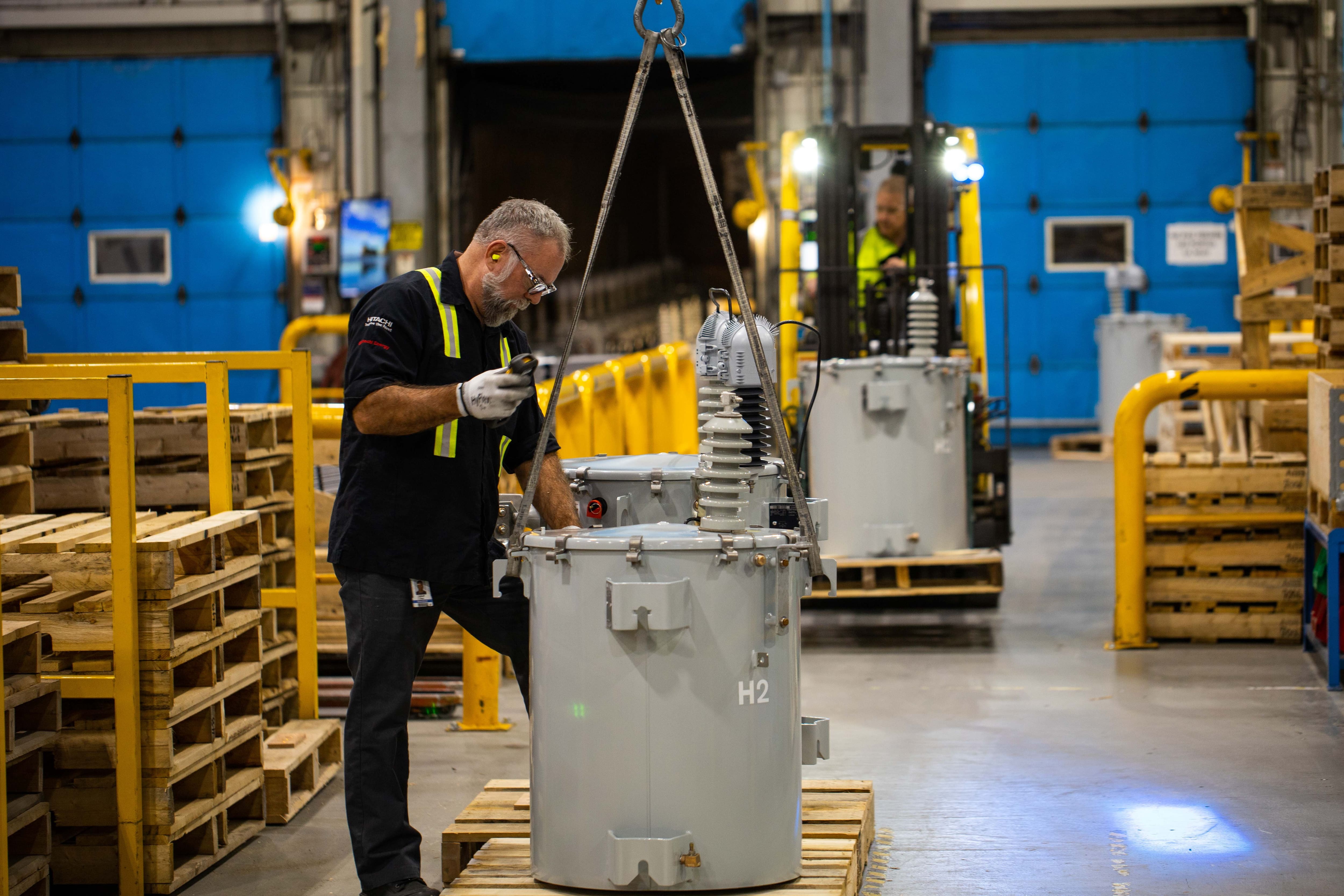 La moitié des transformateurs du réseau électrique d’Hydro fabriqués à ...