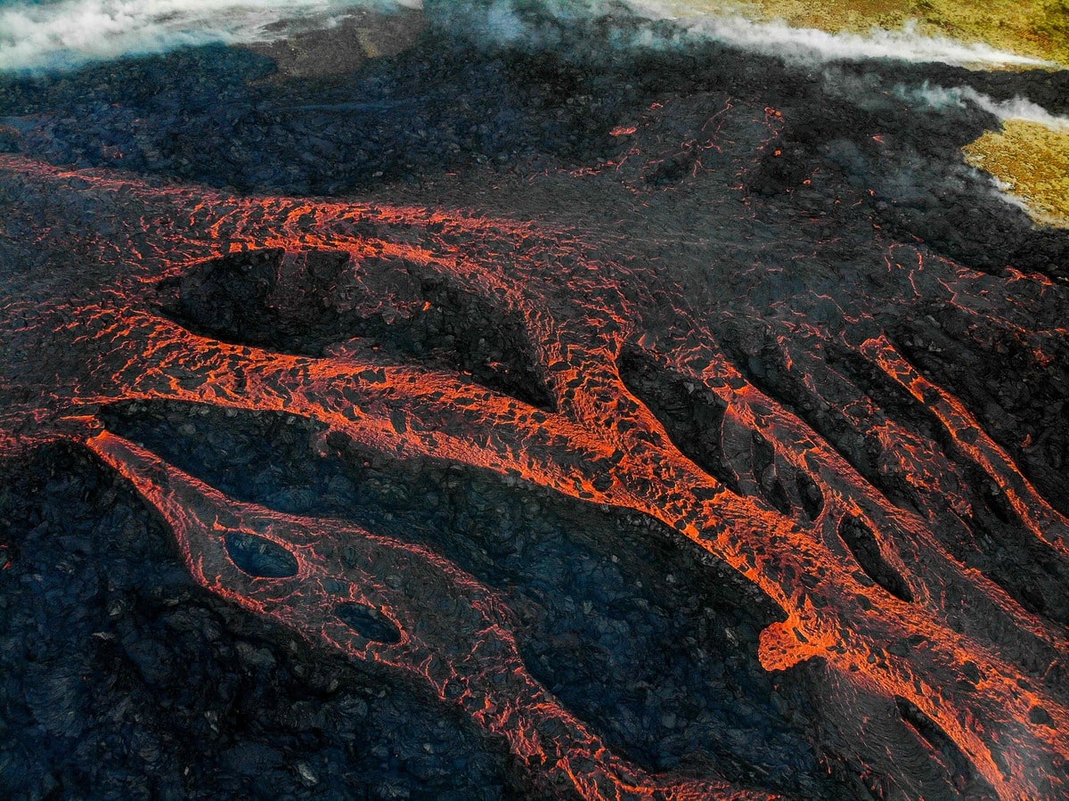 Une lave «orange pur comme le soleil»: sur le site de la nouvelle ...