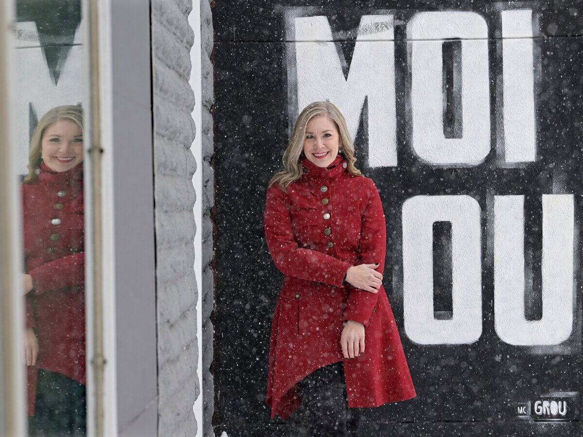 Julie Rivard raconte l'histoire d'une trentenaire qui est projetée dans ...