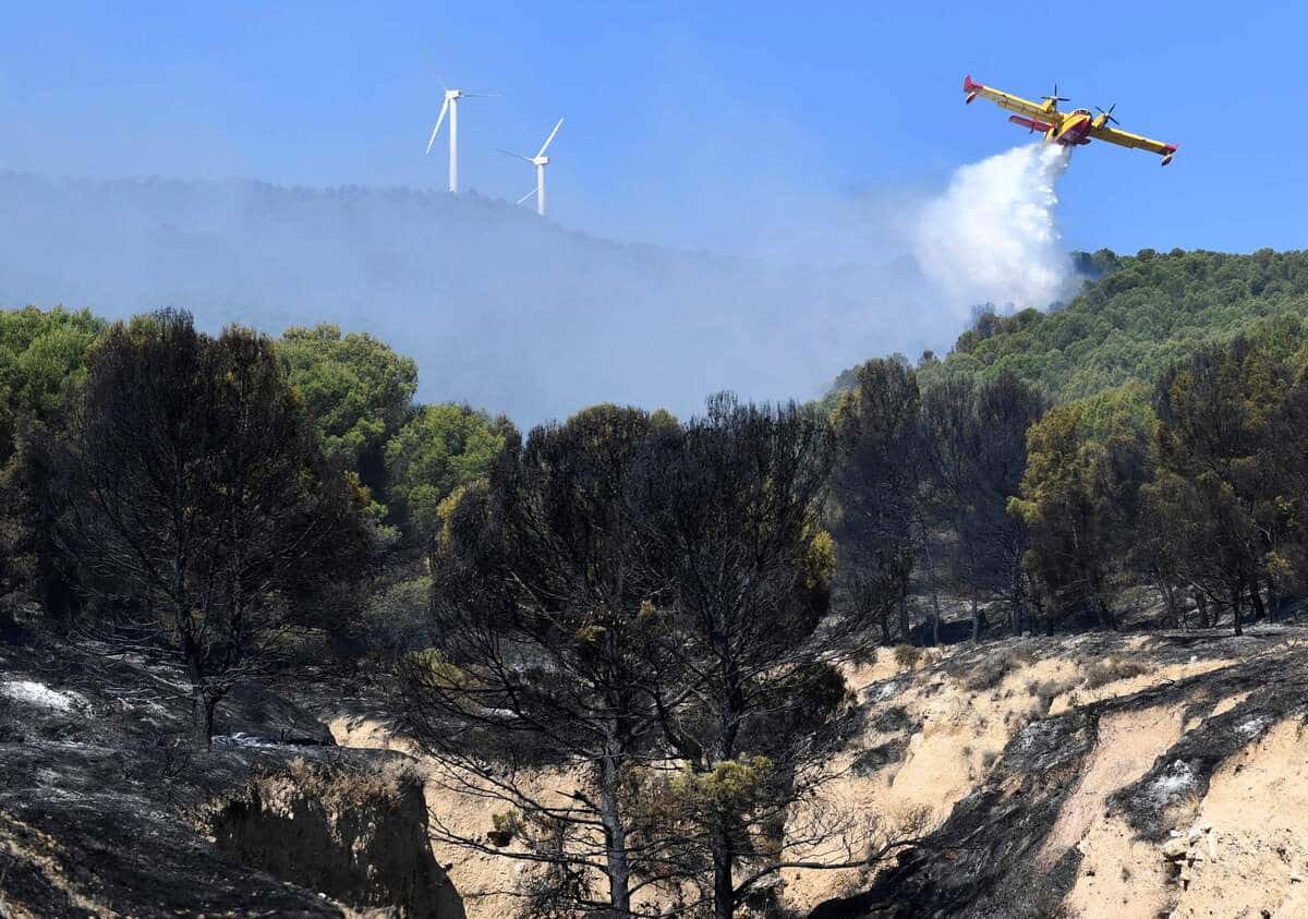 Espagne: le grand incendie dans la région de Valence résiste à la pluie ...