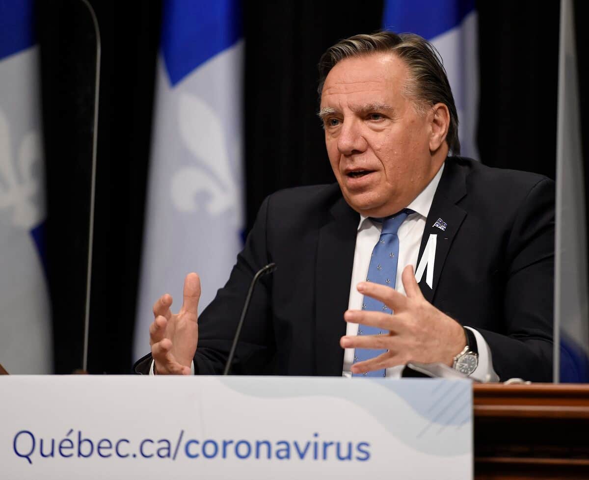 Legault a brisé sa promesse de réduire le salaire des médecins ...