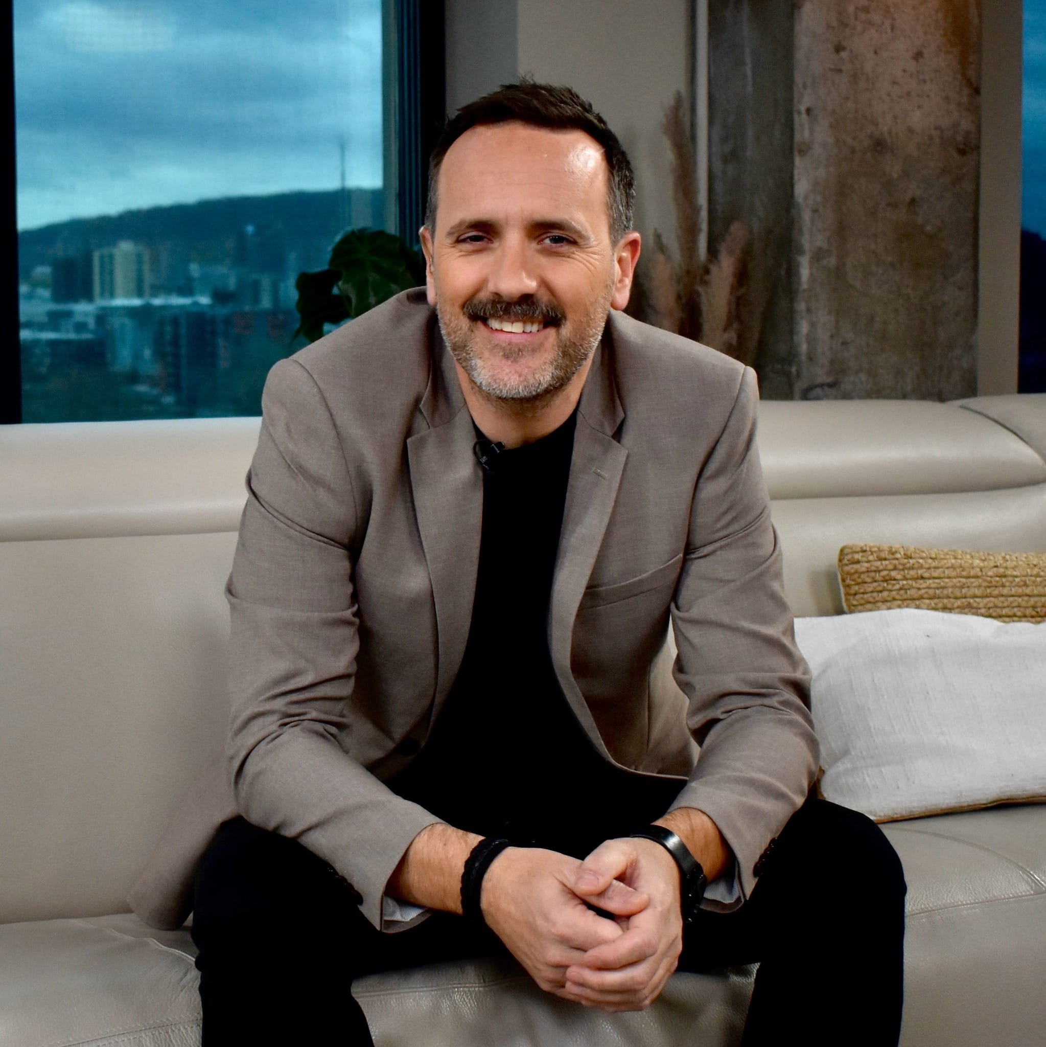 L’animateur et chroniqueur Hugo Langlois sera candidat pour le Parti ...