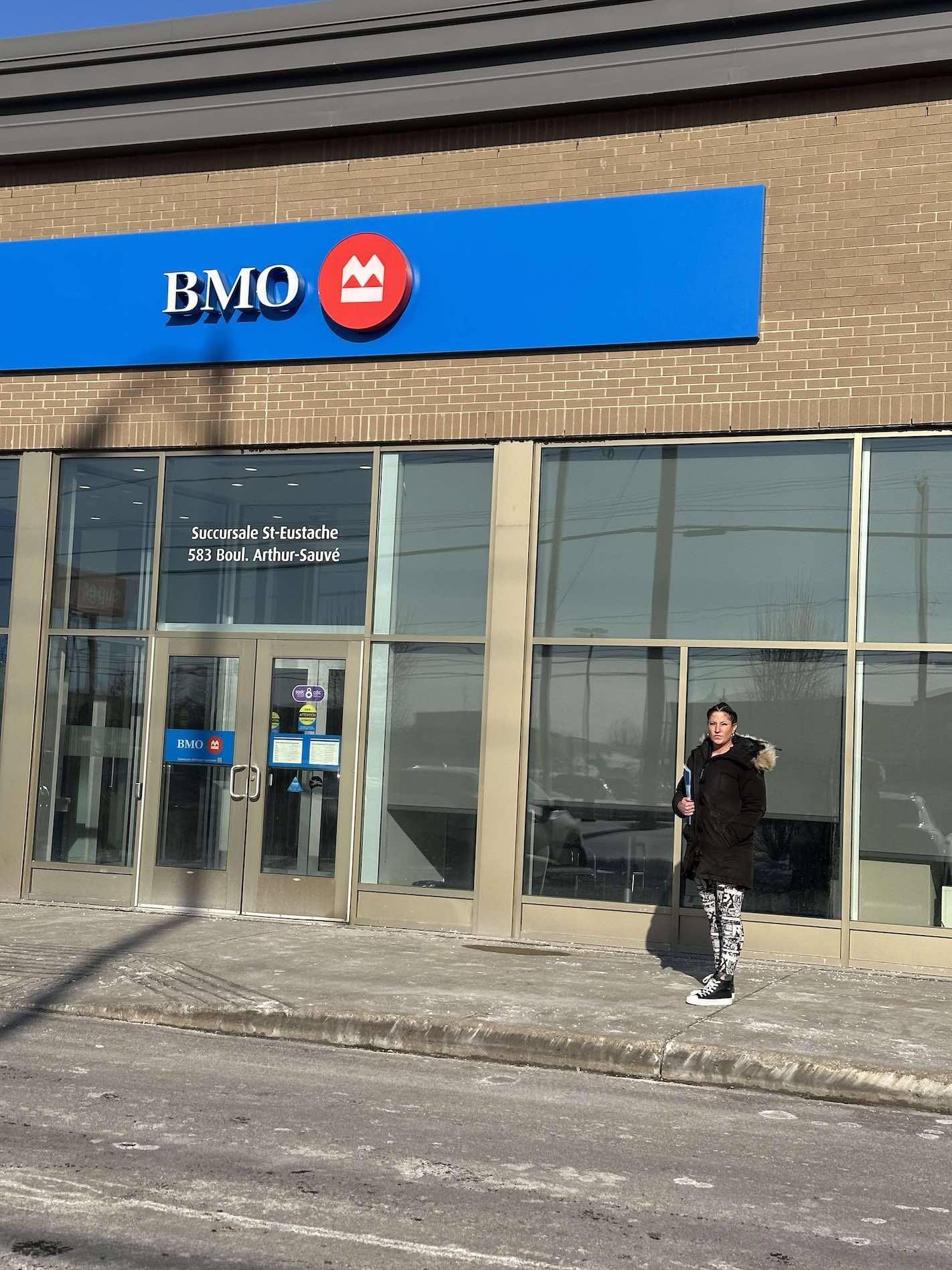 Fraudée de 35 000$ avec un spécimen de chèque, elle doit rembourser ...