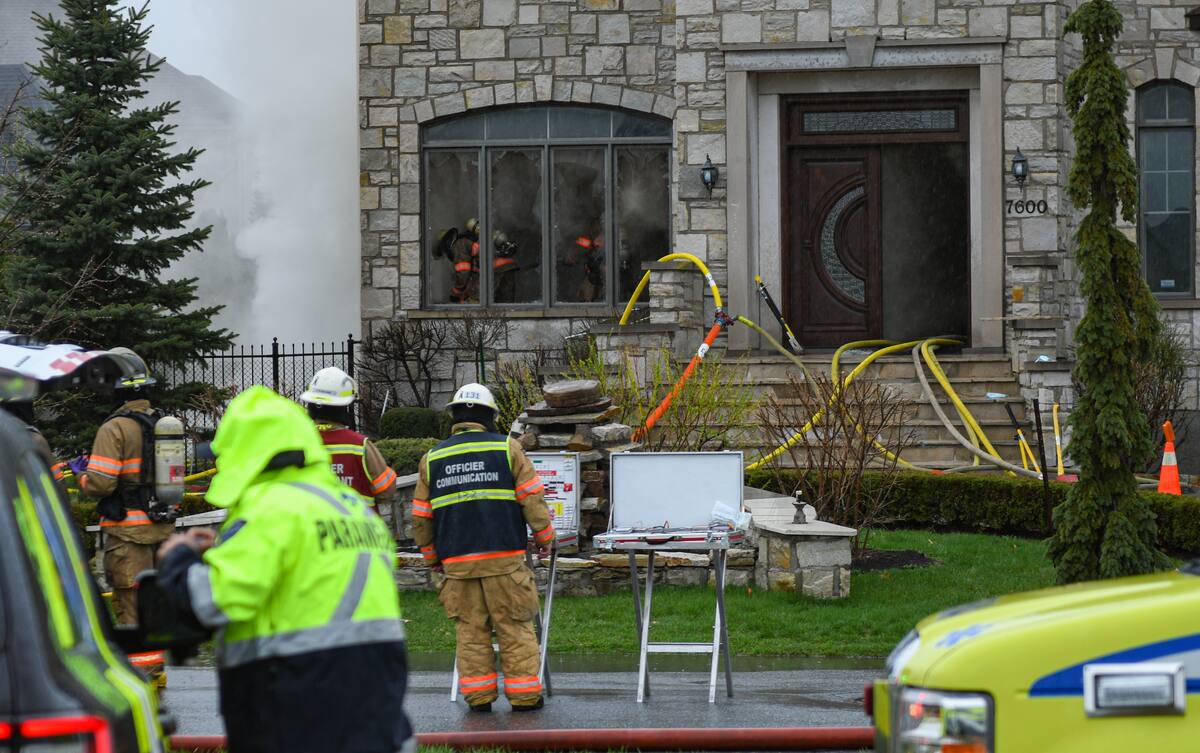 Une maison valant 1,5 million $ est la proie des flammes à Brossard ...