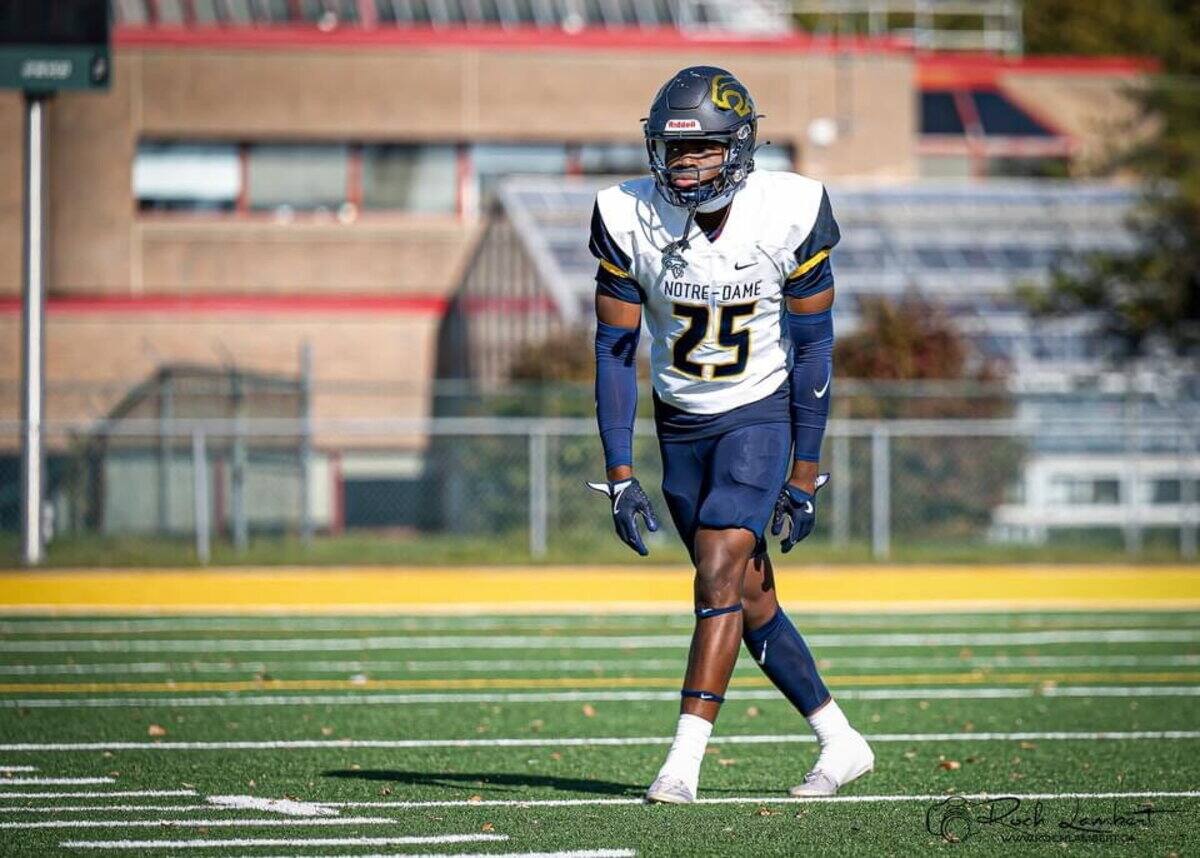 Sa foi en Dieu l’aide à persévérer et il attire l’attention du Rouge et ...