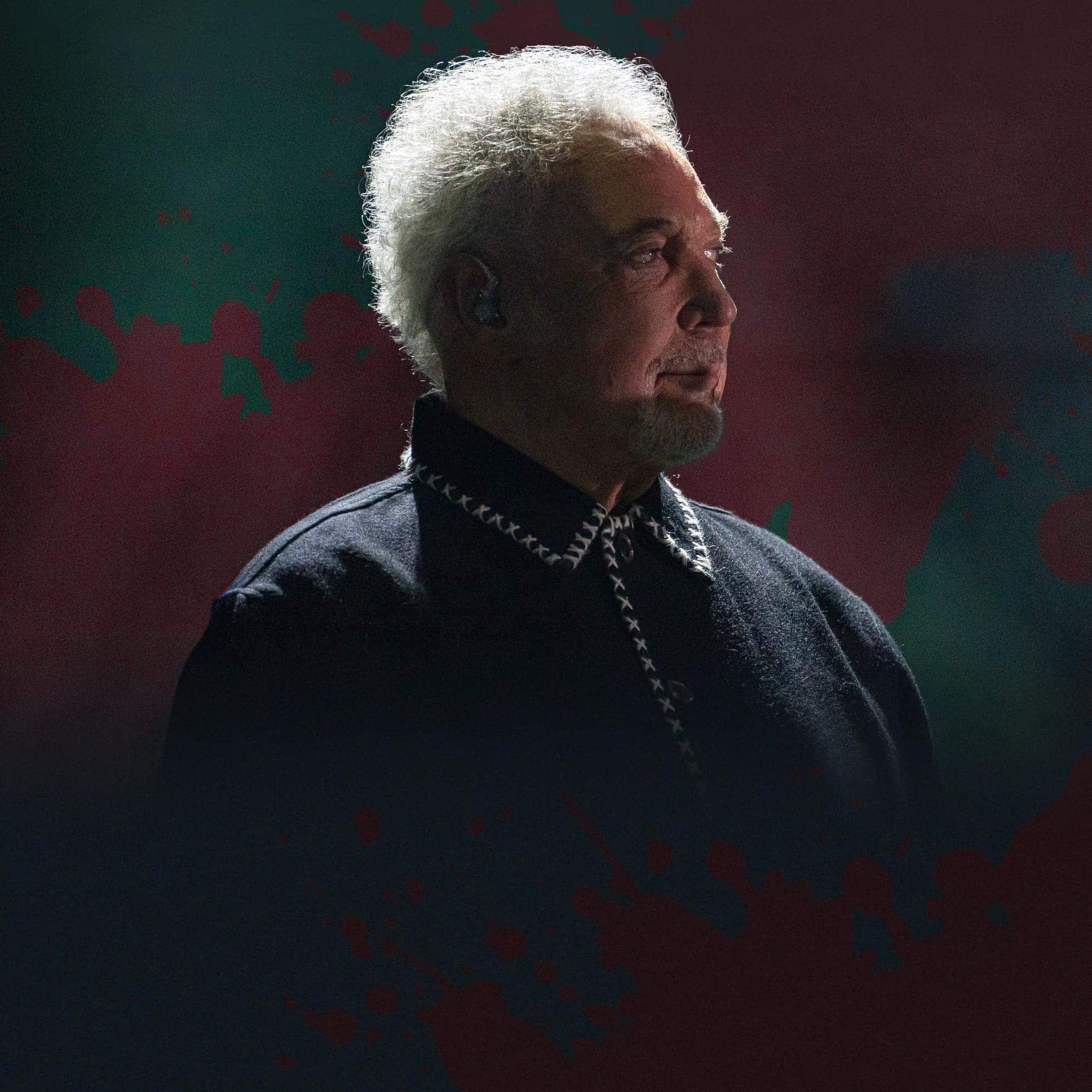 Tom Jones annule un concert en raison d'une infection respiratoire | JDM