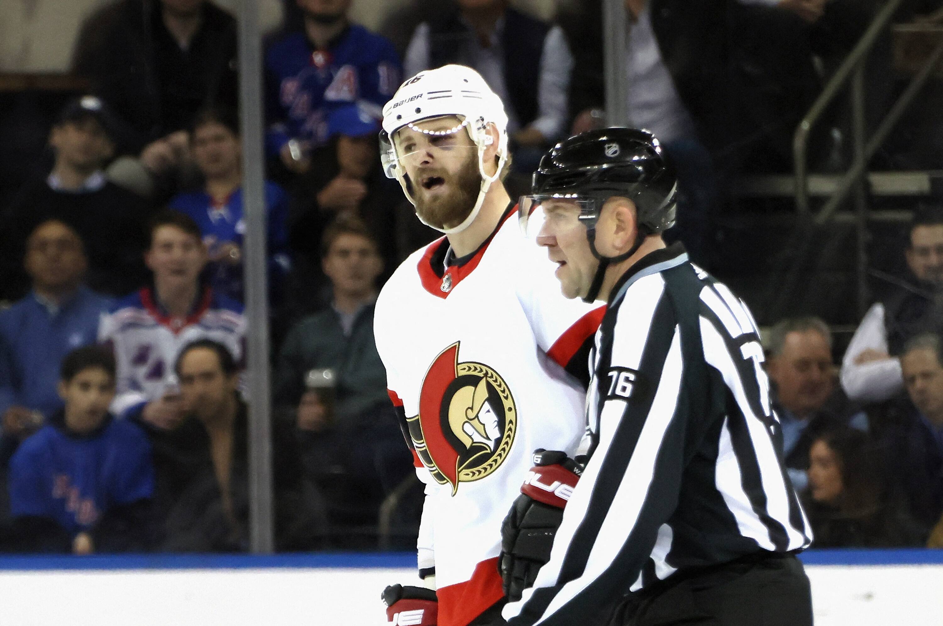 Austin Watson expulsé pour un coup vicieux - TVA Sports