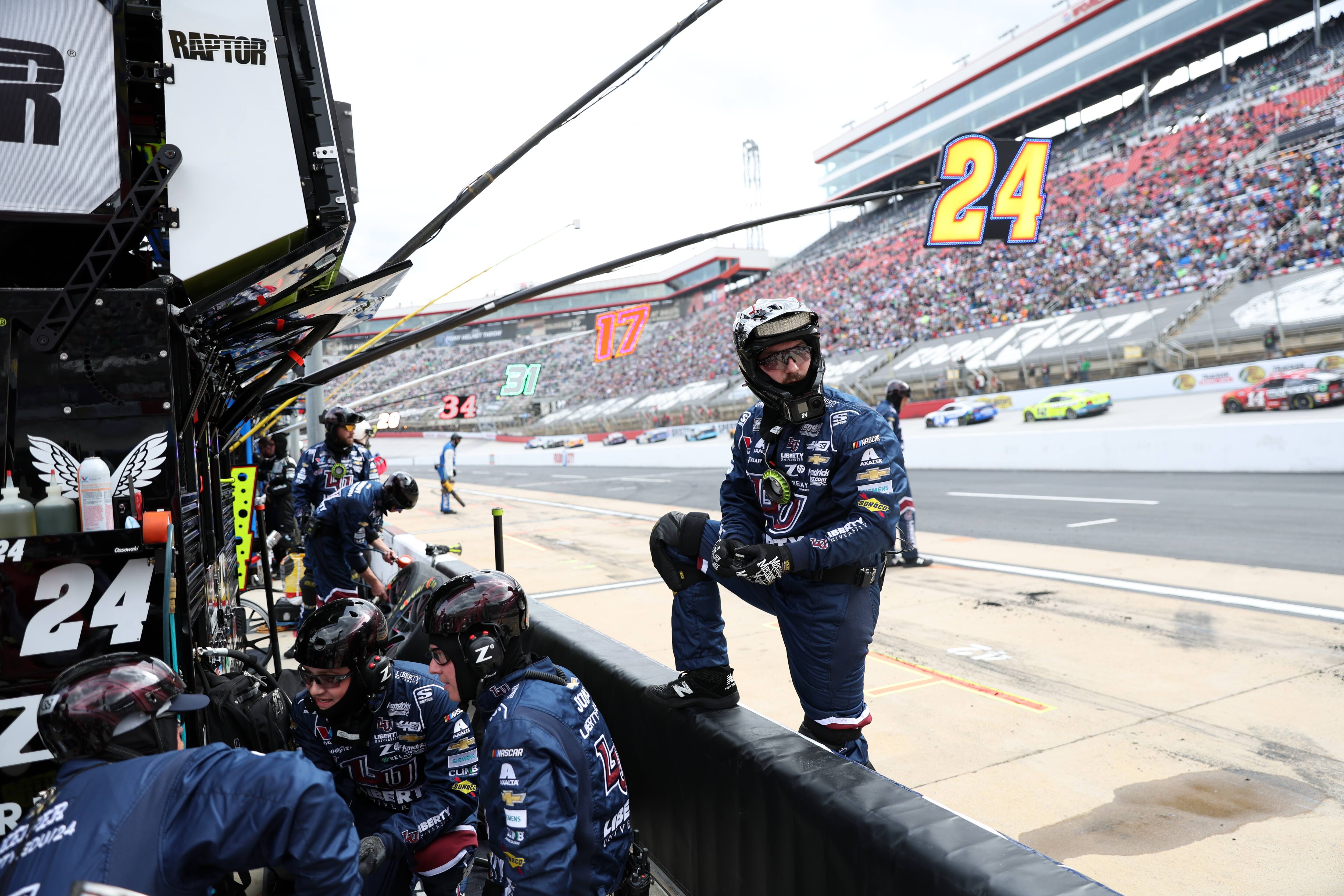 Orane Ossowski, ce mécano québécois fascine la planète NASCAR | JDQ