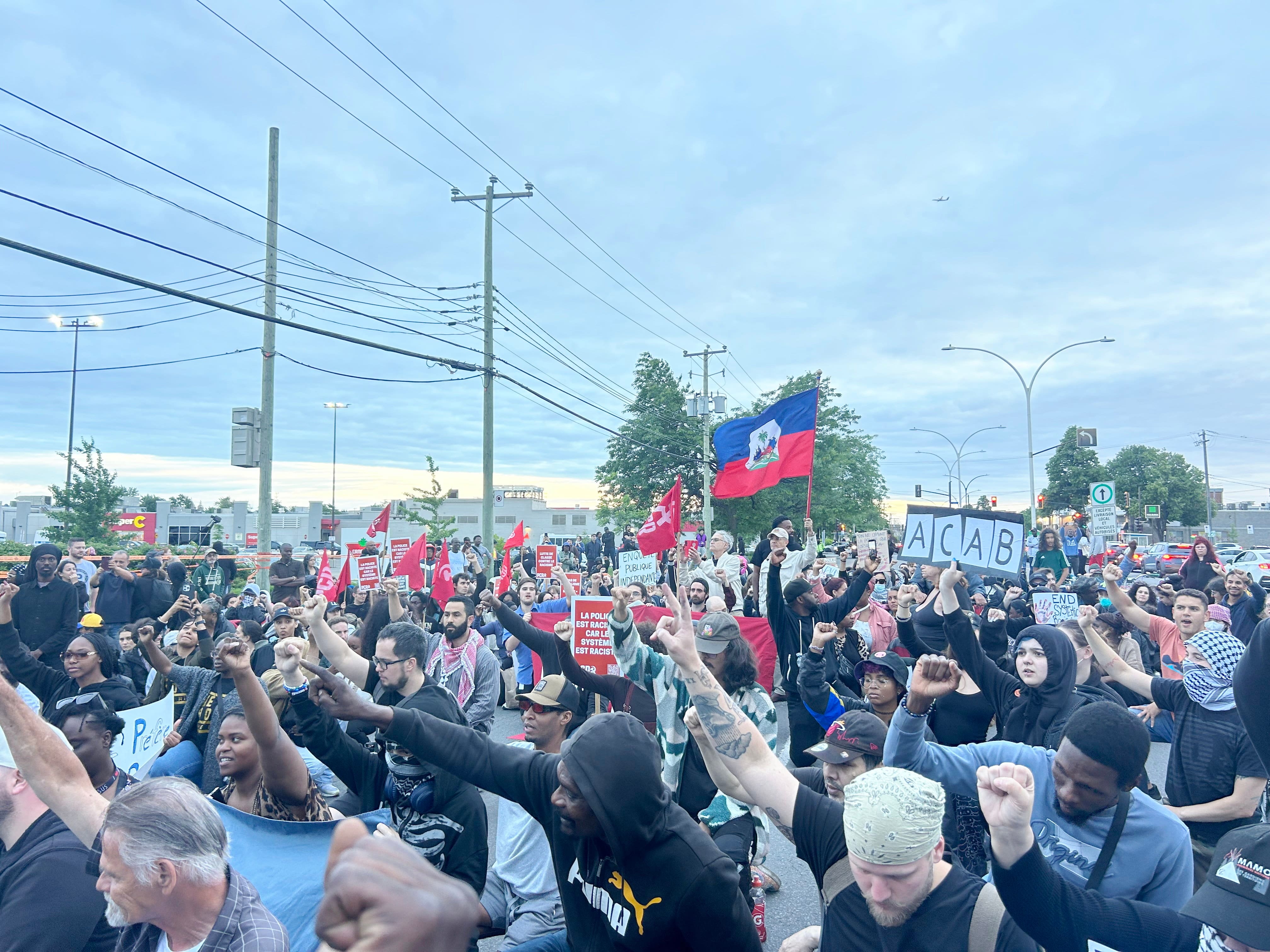 Allégations de racisme: manifestation devant le poste 39 du SPVM après ...