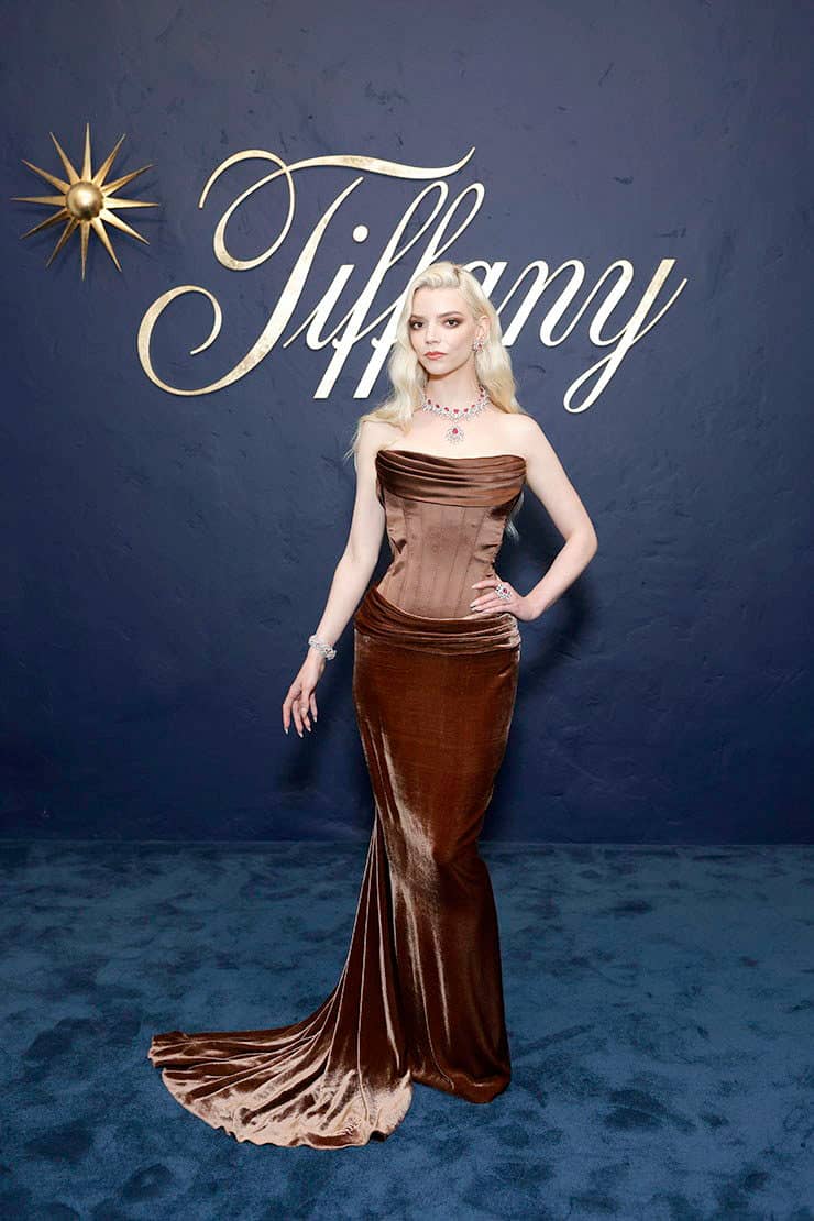 [PHOTOS] En route vers le bal des finissants avec Anya Taylor Joy, Ryan ...