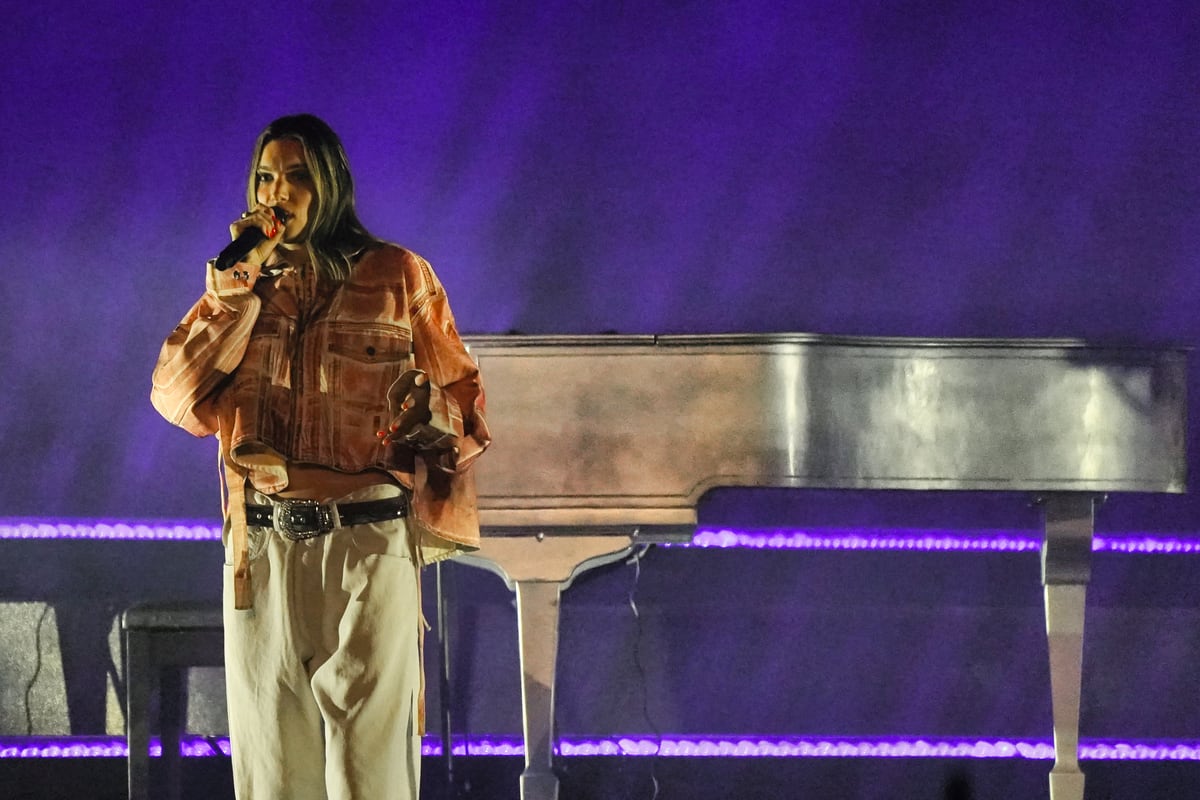 Le chanteur de Half Moon Run rejoint Charlotte Cardin sur scène à la ...