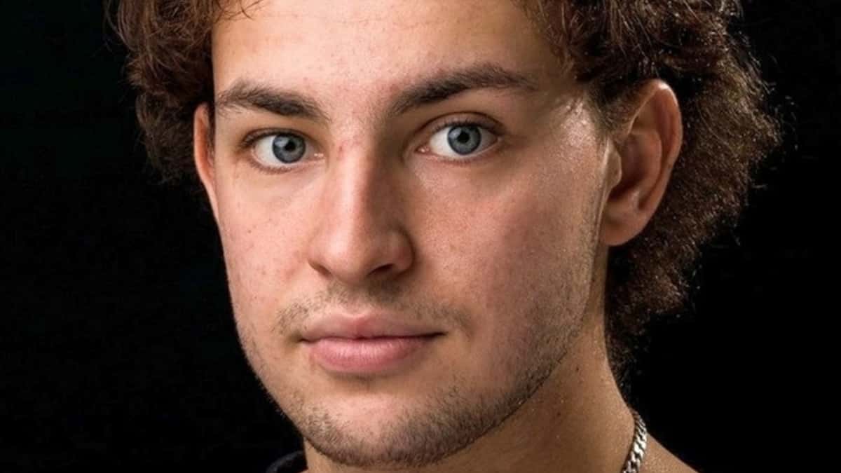 19 year old Hockey Player Passes Away On The Ice Archyde 19-year-old-hockey-player-passes-away-on-the-ice-archyde