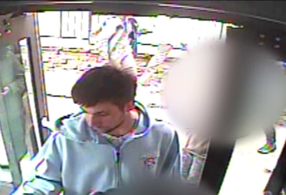 Il se masturbe devant une ado de 15 ans dans un autobus bondé | JDM