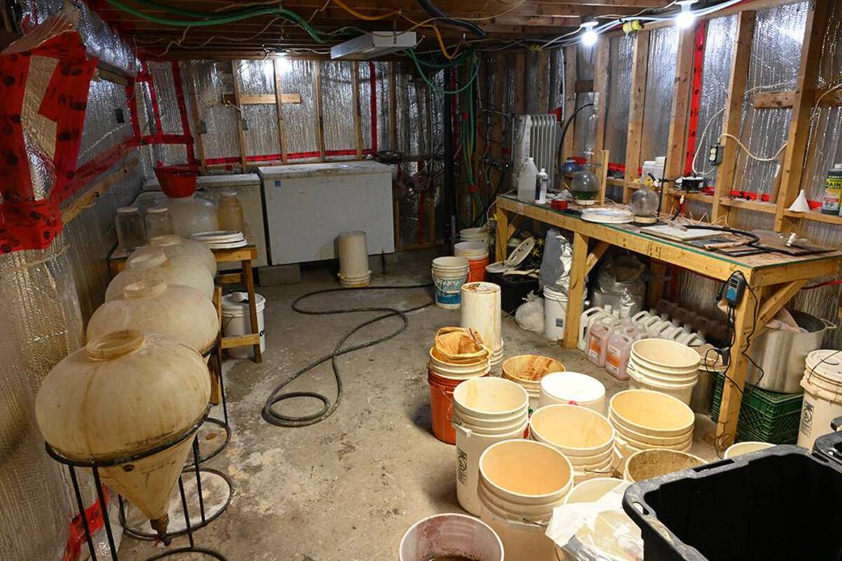 EN IMAGES | Quatre suspects arrêtés et un labo clandestin démantelé ...