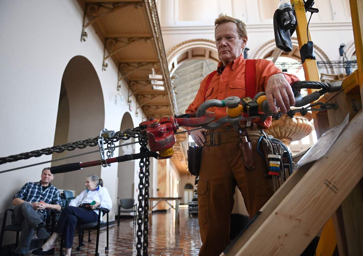 À 73 ans, le funambule légendaire Philippe Petit n'a pas l'intention de ...