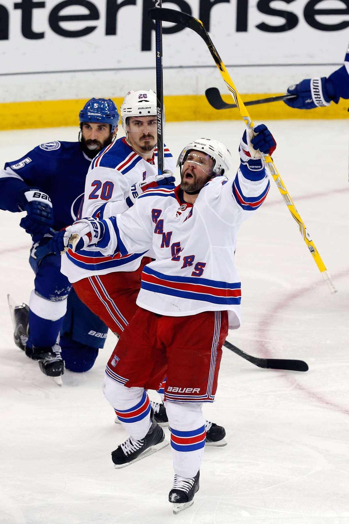 Bauer relance la production du célèbre bâton de Martin St-Louis | JDQ