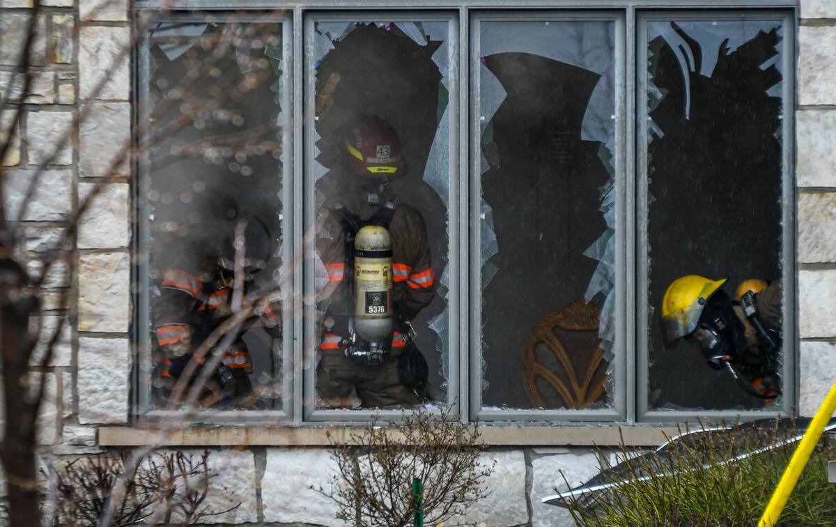 Une maison valant 1,5 million $ est la proie des flammes à Brossard ...