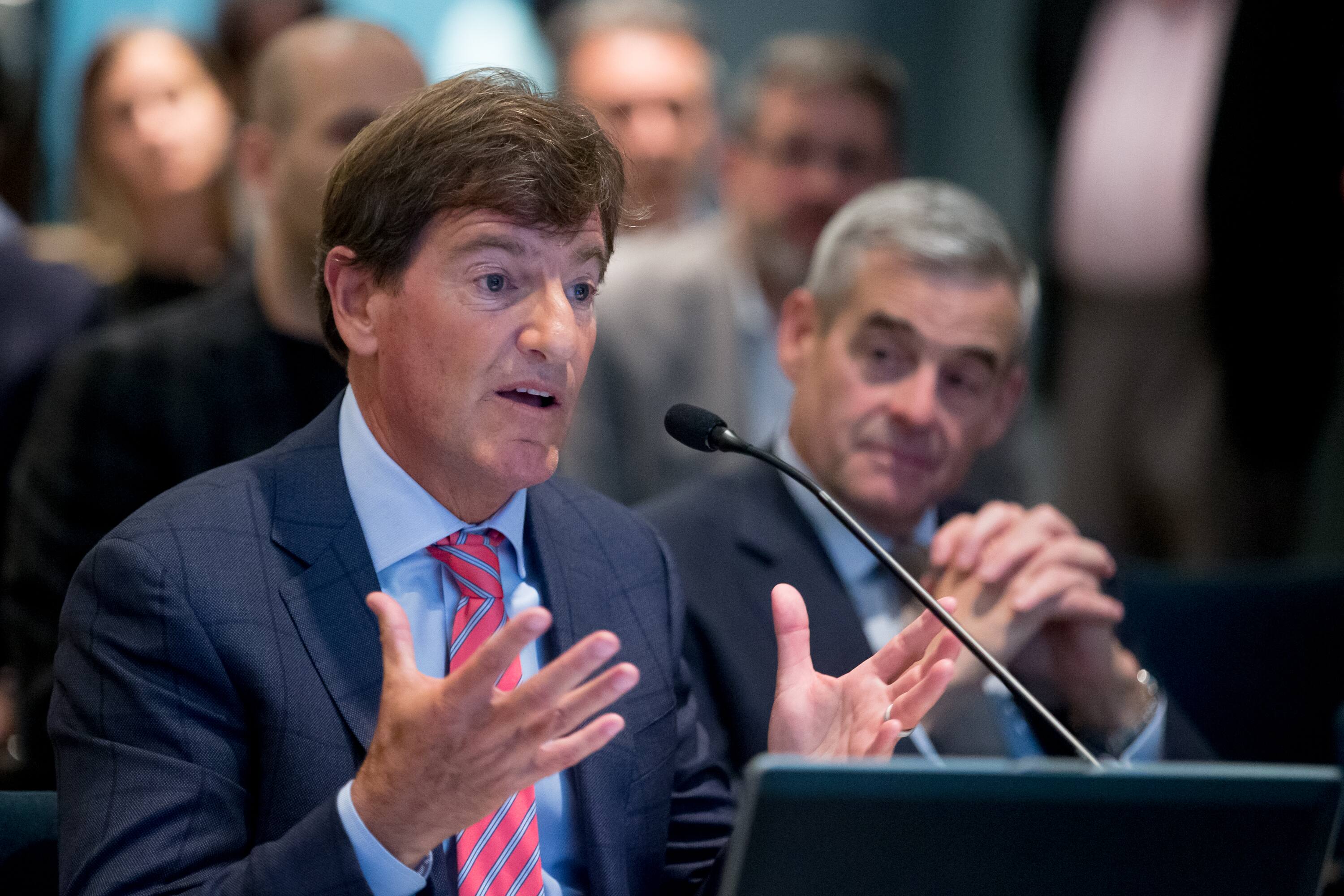 Stephen Bronfman s’excuse aux résidents de St. Petersburg - TVA Sports